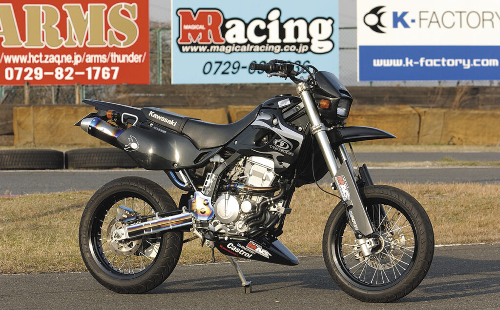 Kawasaki D-Tracker / SUZUKI 250SB - MagicalRacing